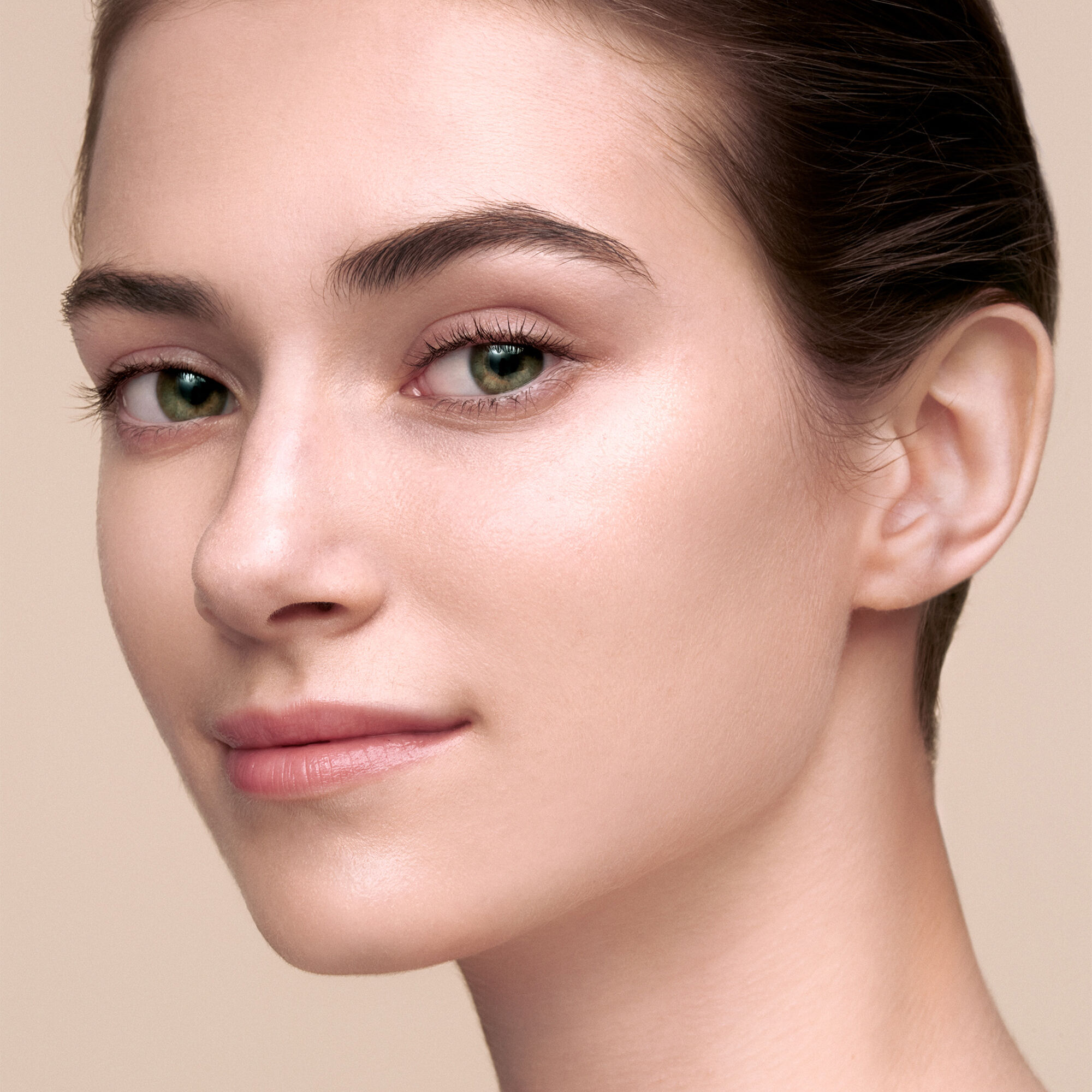 Radiant Cushion Foundation Dewy | Clé de Peau Beauté