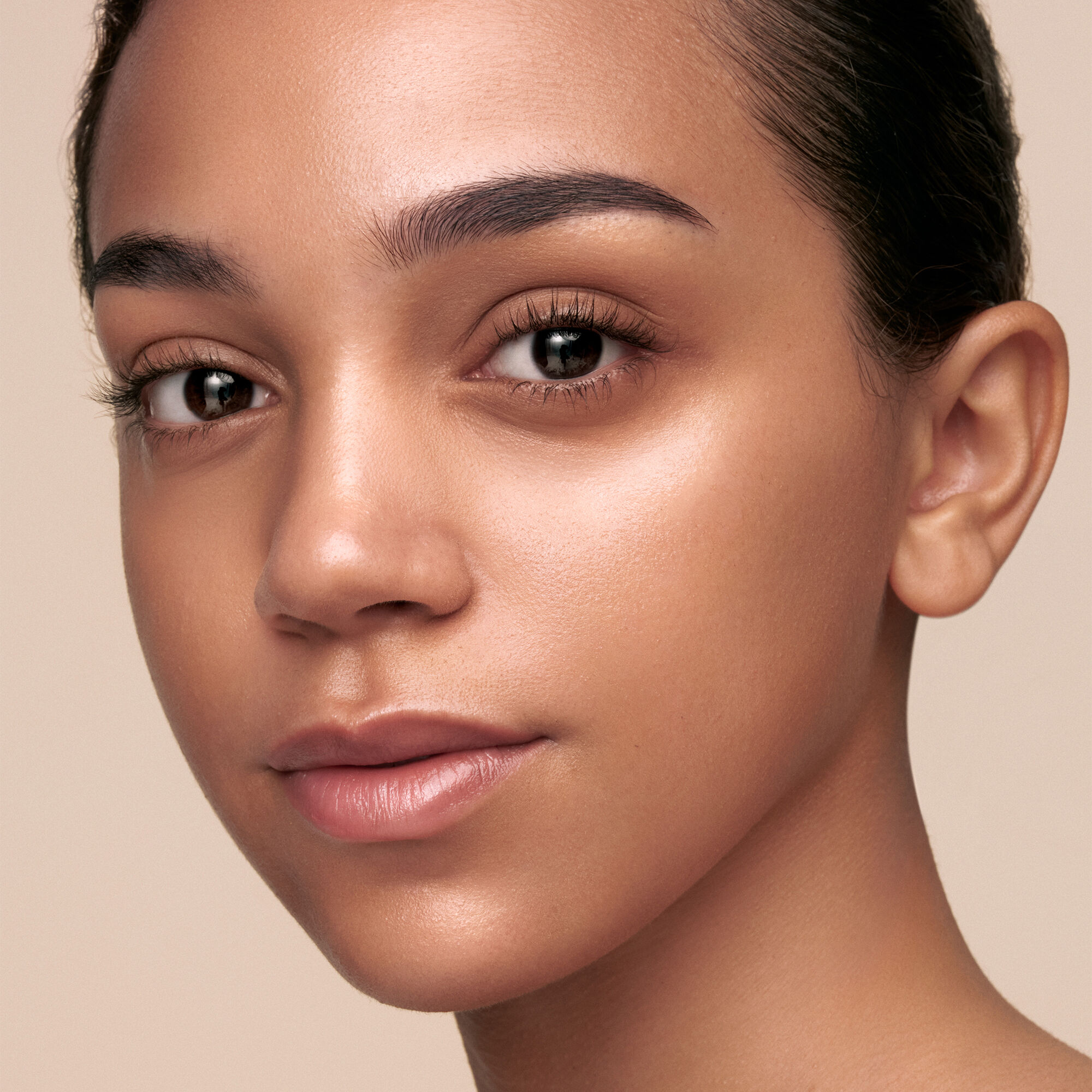 Radiant Cushion Foundation Dewy | Clé de Peau Beauté